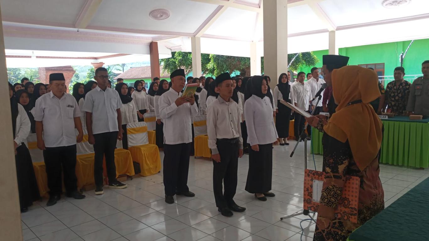 PELANTIKAN KPPS PEMILU 2024 - Website Desa Gembleb